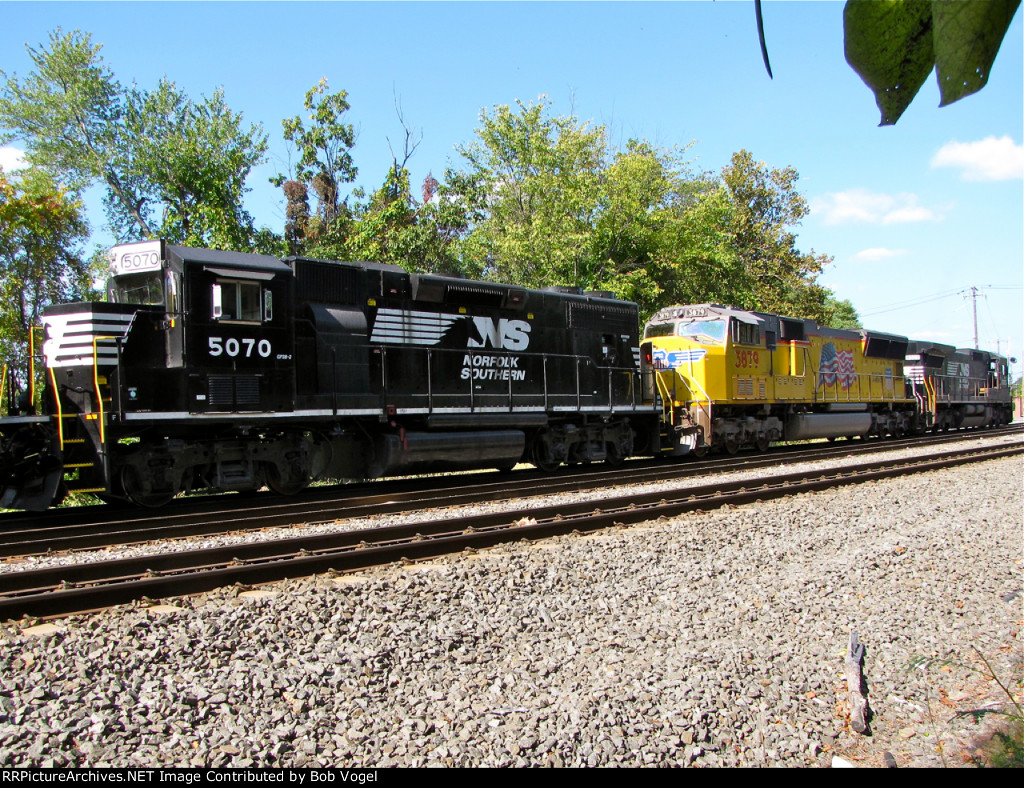 NS 5070, UP 3879, NS 8303